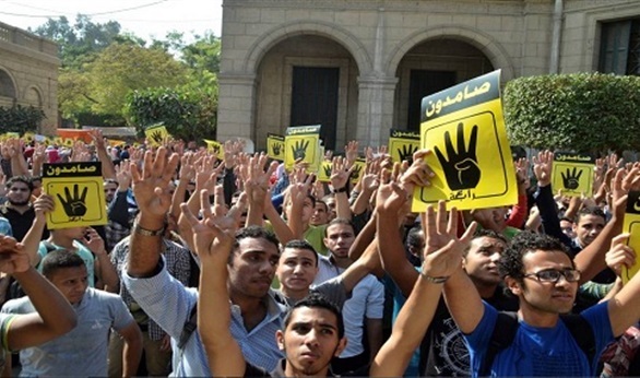 Brotherhood students demonstrate under the slogan “No Surrender”