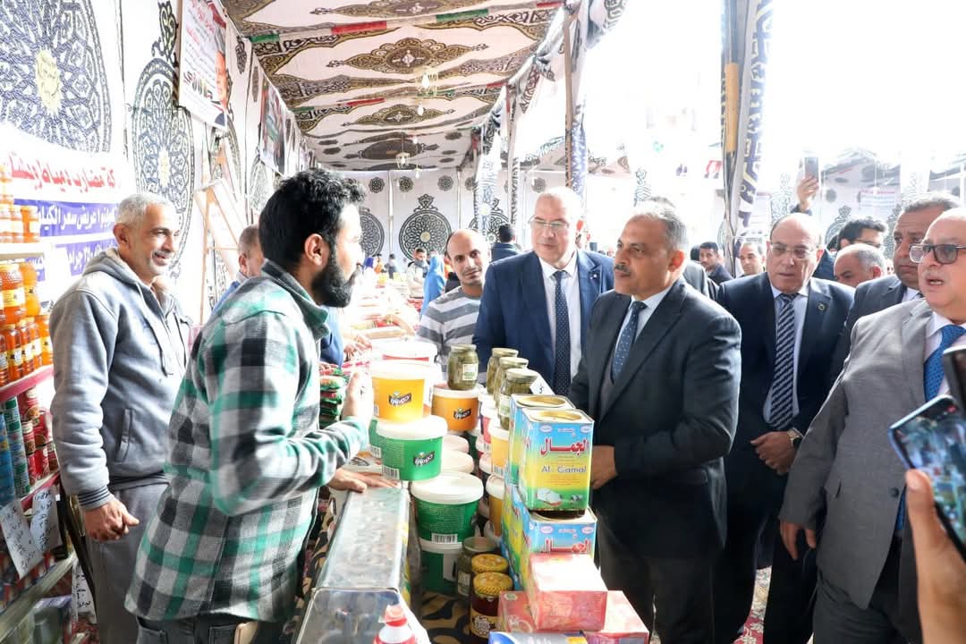 محافظ الشرقية يفتتح سوق اليوم الواحد بمنطقة الصيادين بالزقازيق