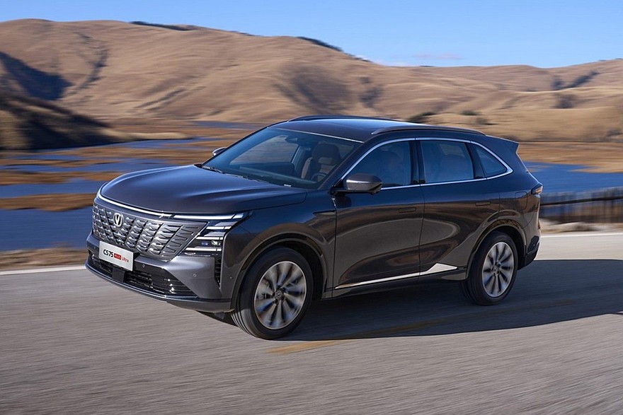 بتصميم الـ SUV.. ماذا تقدم شانجان CS75 بلس 2026؟