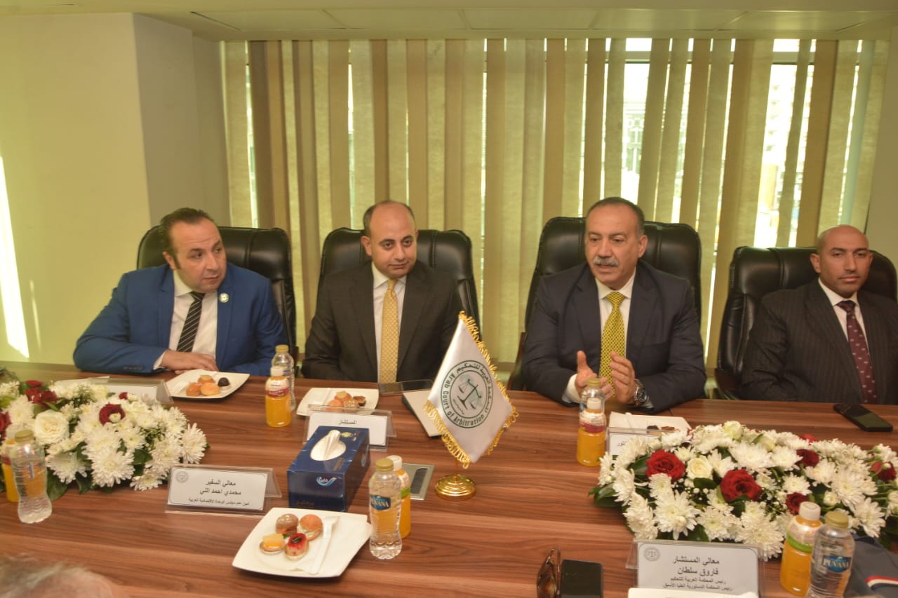 محافظ أسيوط: تعاون مع المحكمة العربية للتحكيم لتعزيز الوعي وتدريب الشباب