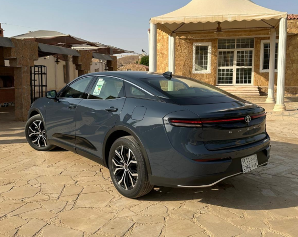 سعر تويوتا كراون برستيج 2026 في السعودية | صور