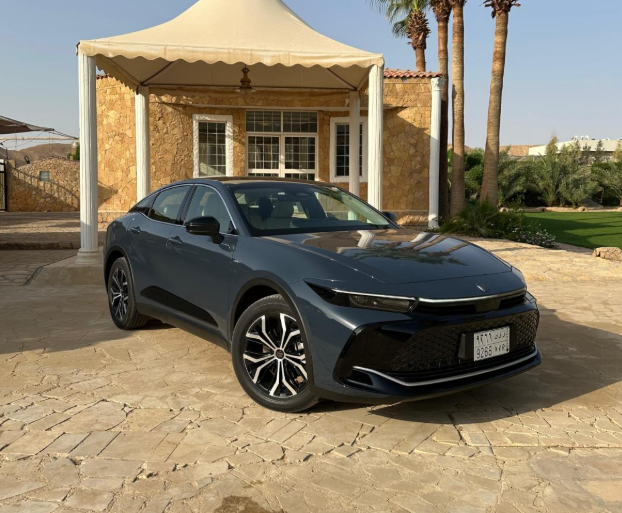 سعر تويوتا كراون برستيج 2026 في السعودية | صور