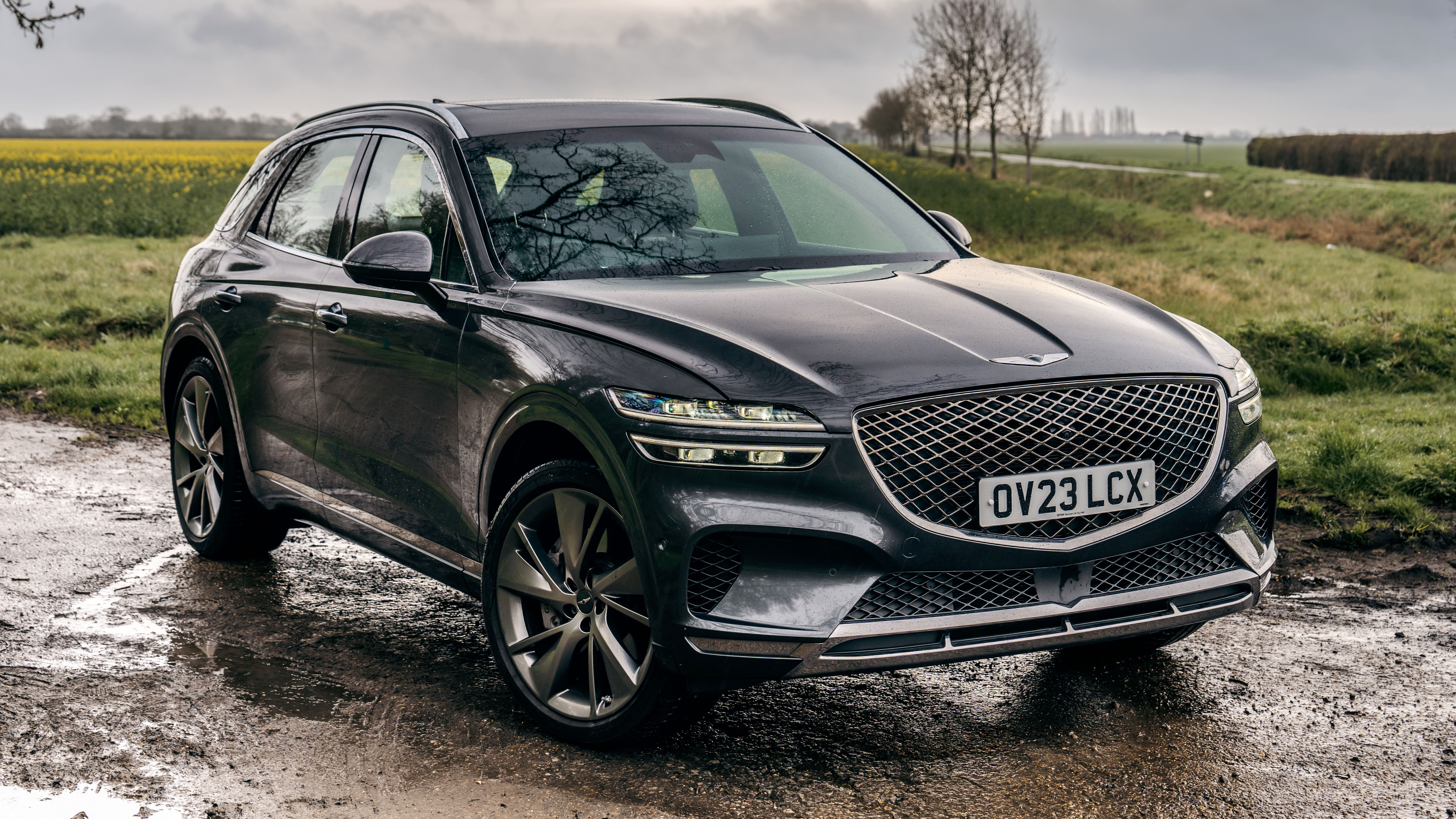 بتصميم رياضي فاخر.. سعر ومواصفات جينيسيس GV70 موديل 2025 في السعودية